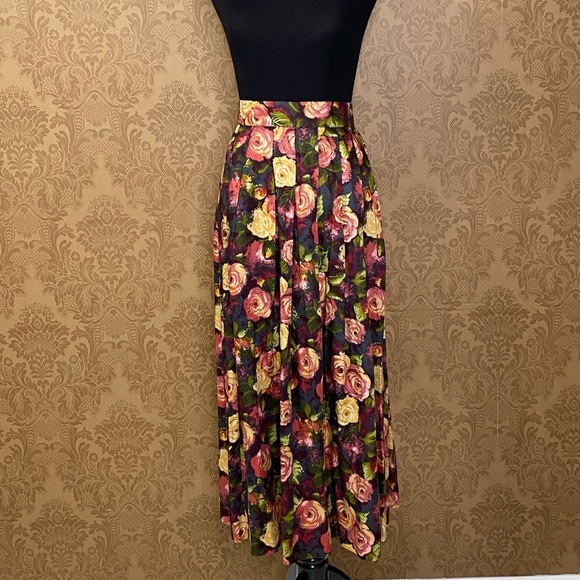Vintage | Skirts | Vintage 9s Evan Picone Rayon Bold Floral Rose ...